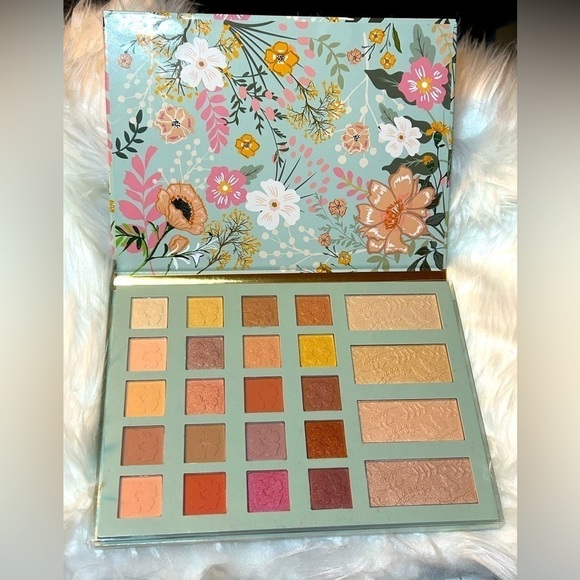 Nicole Miller | Makeup | Nicole Miller Wildflowers Eyeshadow Palette 24 ...